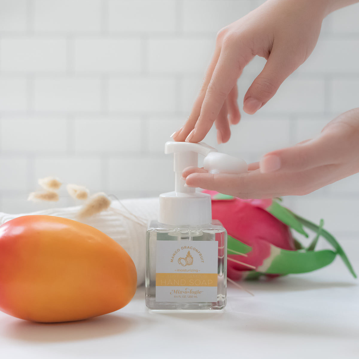 Mango Dragonfruit | Foaming Hand Soap (250 mL) – MIXOLOGIE